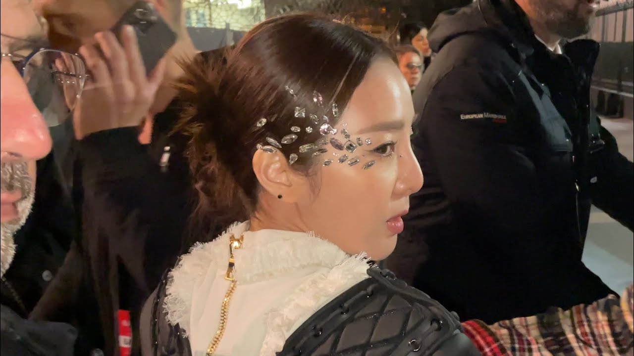 DARA (박산다라) OF 2NE1 AT BALMAIN SPRING SUMMER 2023 SHOW IN PARIS - YouTube