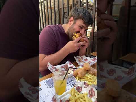 DIRTIEST BURGERS EVER?! | TRYING FUP BURGER IN NORWICH 🍔 SHORTS - YouTube