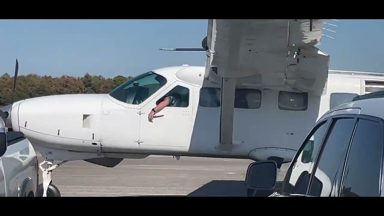 Plane Spotting the Cessna 208B Grand Caravan with Skydivers, on the ...