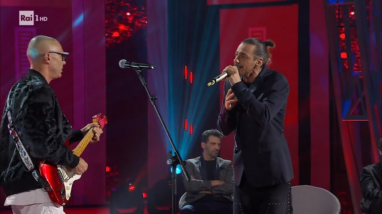 Matteo Amantia con Alex Britti canta "Lo Zingaro Felice" - Ora o mai ...