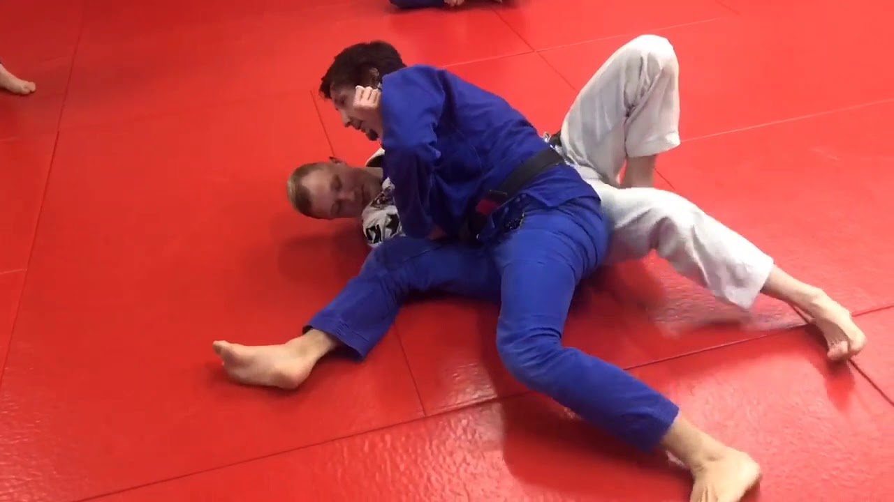 Knee slide pass - YouTube