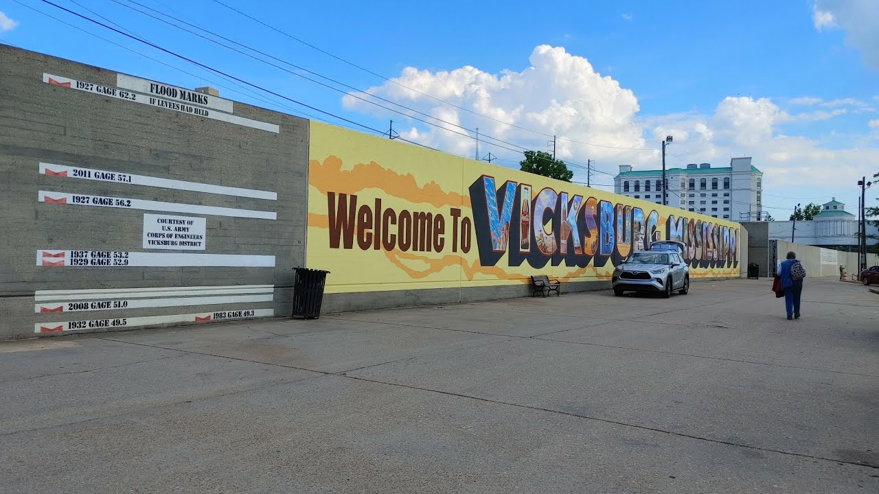 Vicksburg, MS Mural and Riverboat - YouTube