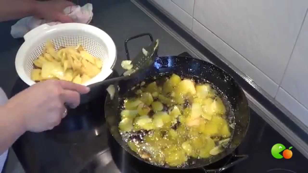 ¿ Cómo freír patatas ? - YouTube