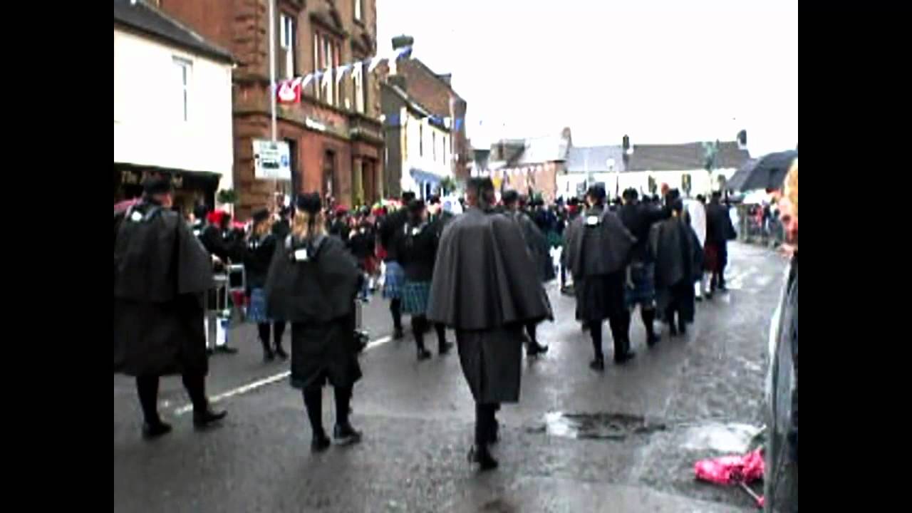 Royal Burgh Of Annan Pipe Band @ Lockerbie Gala Mass Bands 2011 - YouTube