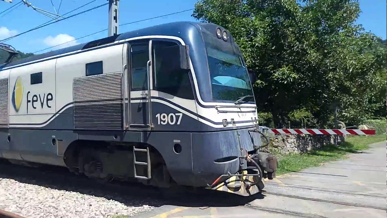 Tren FEVE de mercancías - YouTube