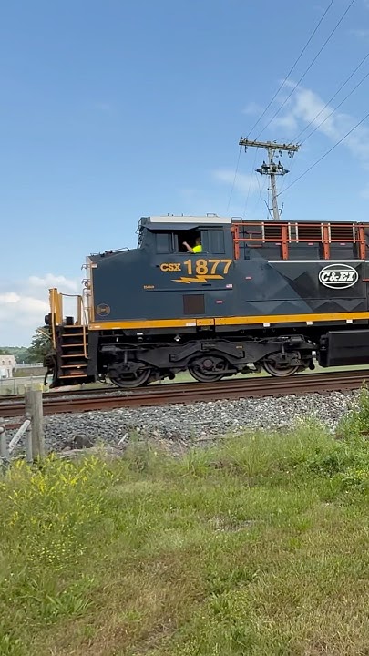 CSX 1877 C&EI Heritage Unit Train Locomotive Leading With Engineer Wave, Special Unit In South ...