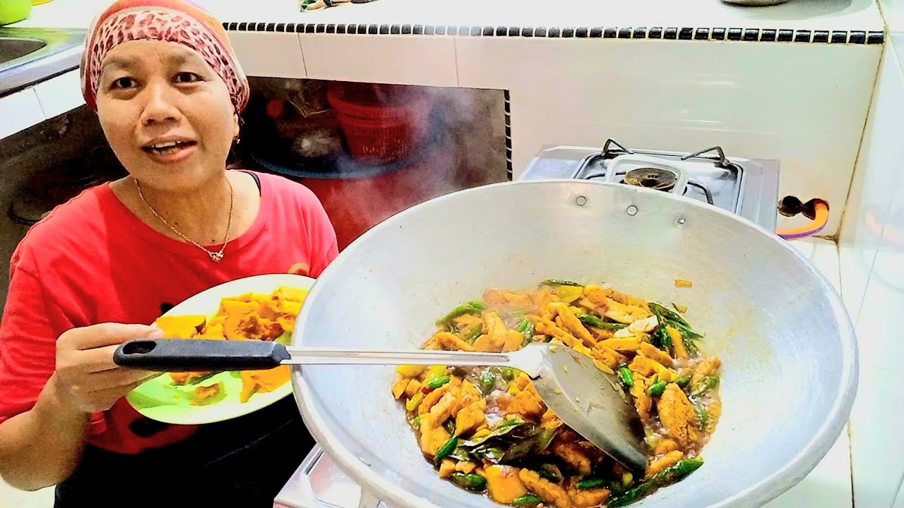 ART Parah Masak Sambil Gayem!? Orek Tempe Semangit Cabe Ijo Mantap ...