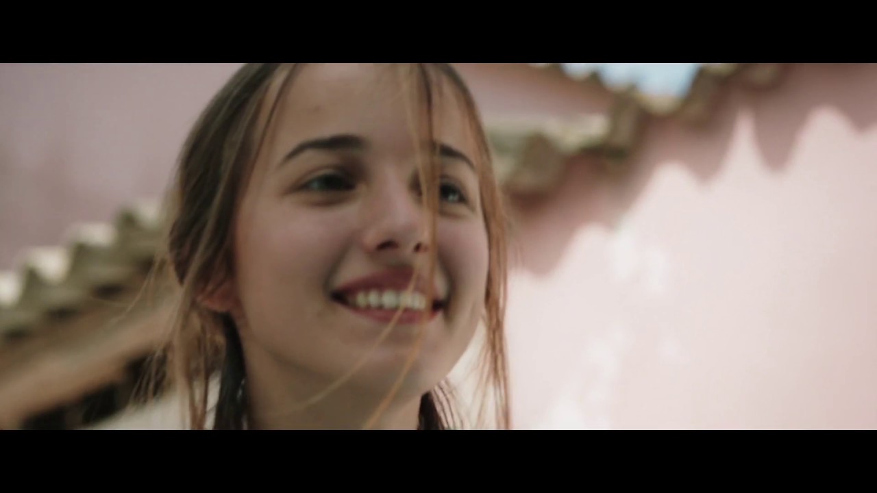 Fiore Gemello (2019) - Scena Film: Anna e Basim giocano a biliardino ...