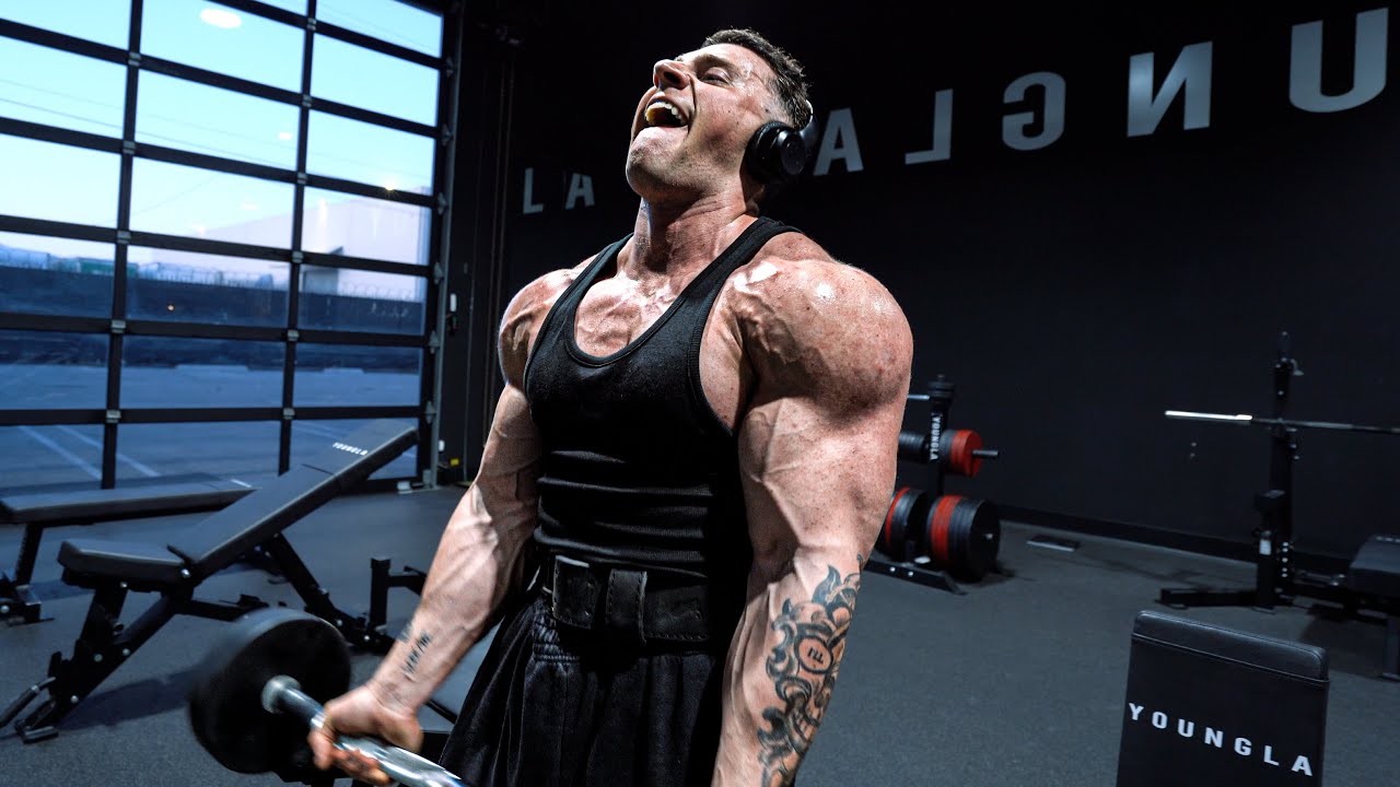 mogging YLA gym with Em - YouTube