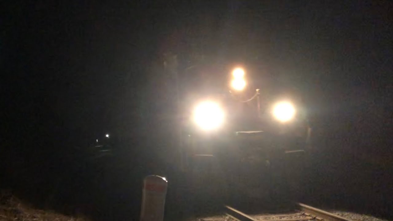 CN 568 with an Old Cast Nathan P3 leader! - YouTube