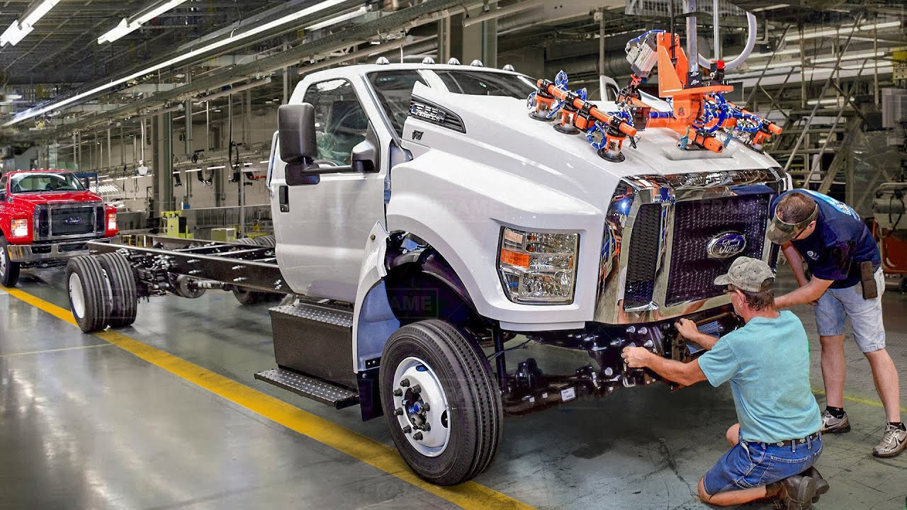 Building the Massive Ford Heavy Trucks - USA Assembly Plant - YouTube
