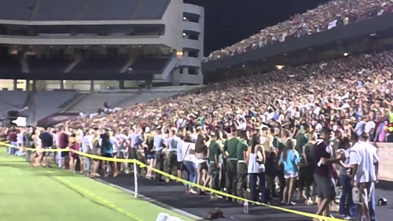 Texas A&M MIdnight Yell 2011 Part 2 - YouTube
