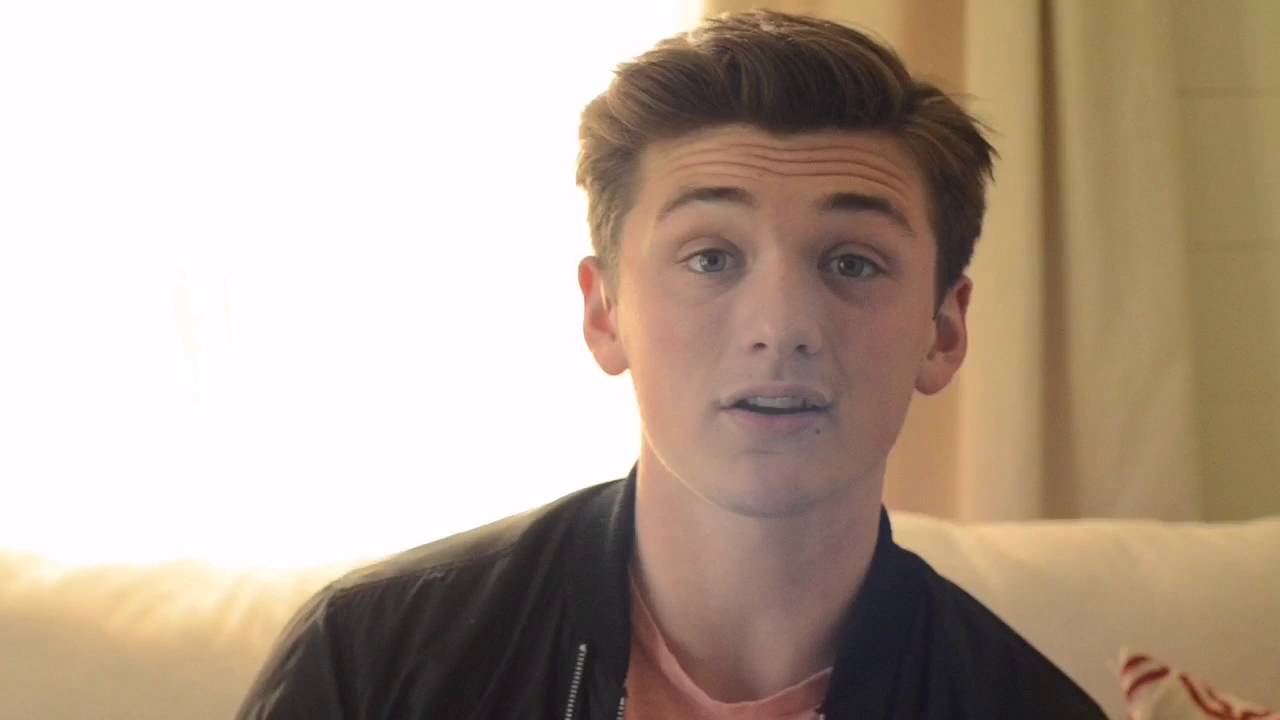 Jonathan Hutcherson on 'The Voice' - YouTube