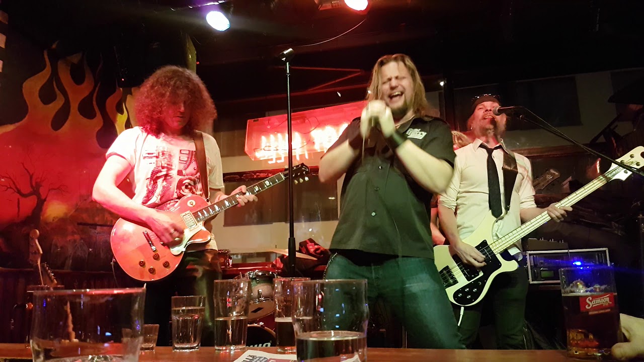 TIN LIZARD - Dancing In The Moonlight/Massacre - YouTube