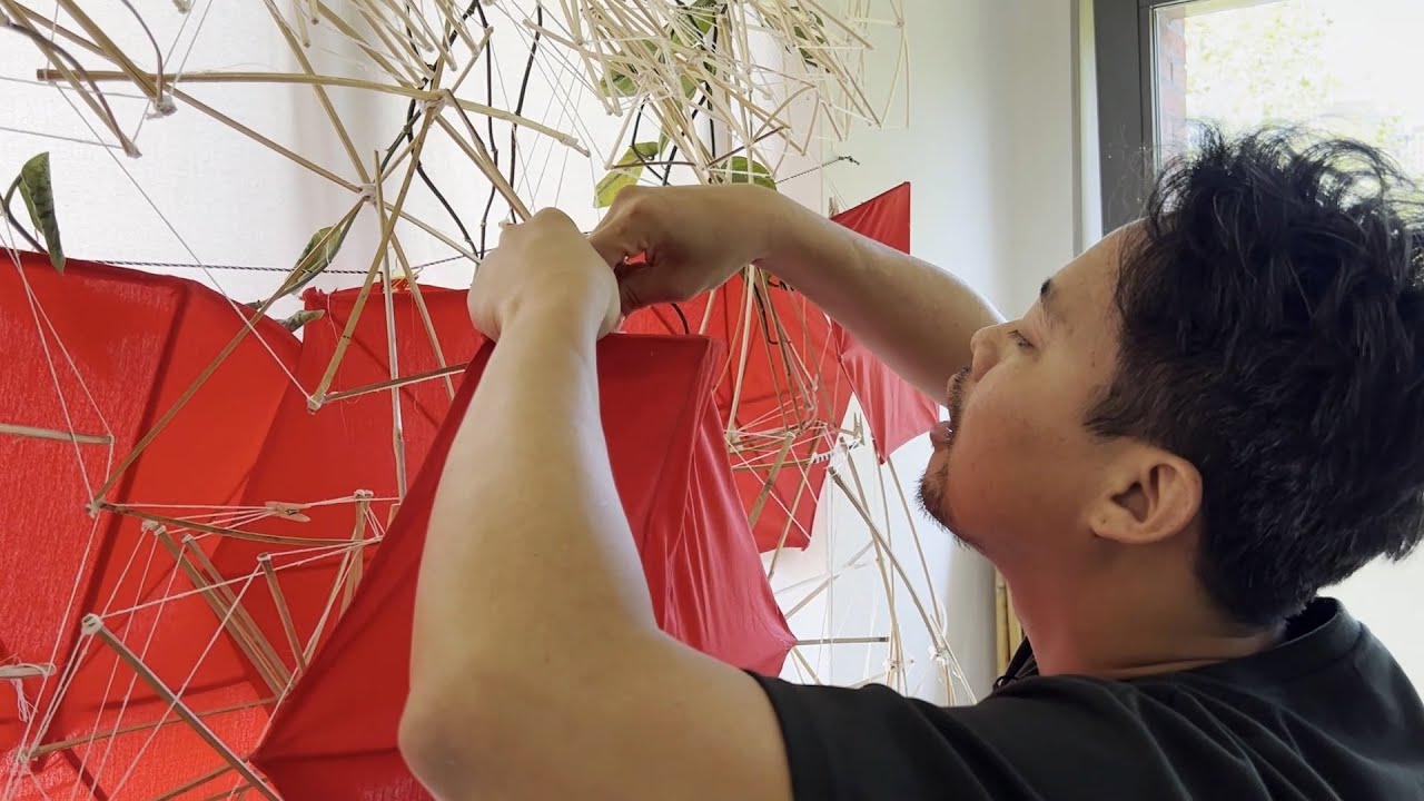 Kunstenaar Elvis Chen - Slavernij. Stemmen uit het verleden - YouTube