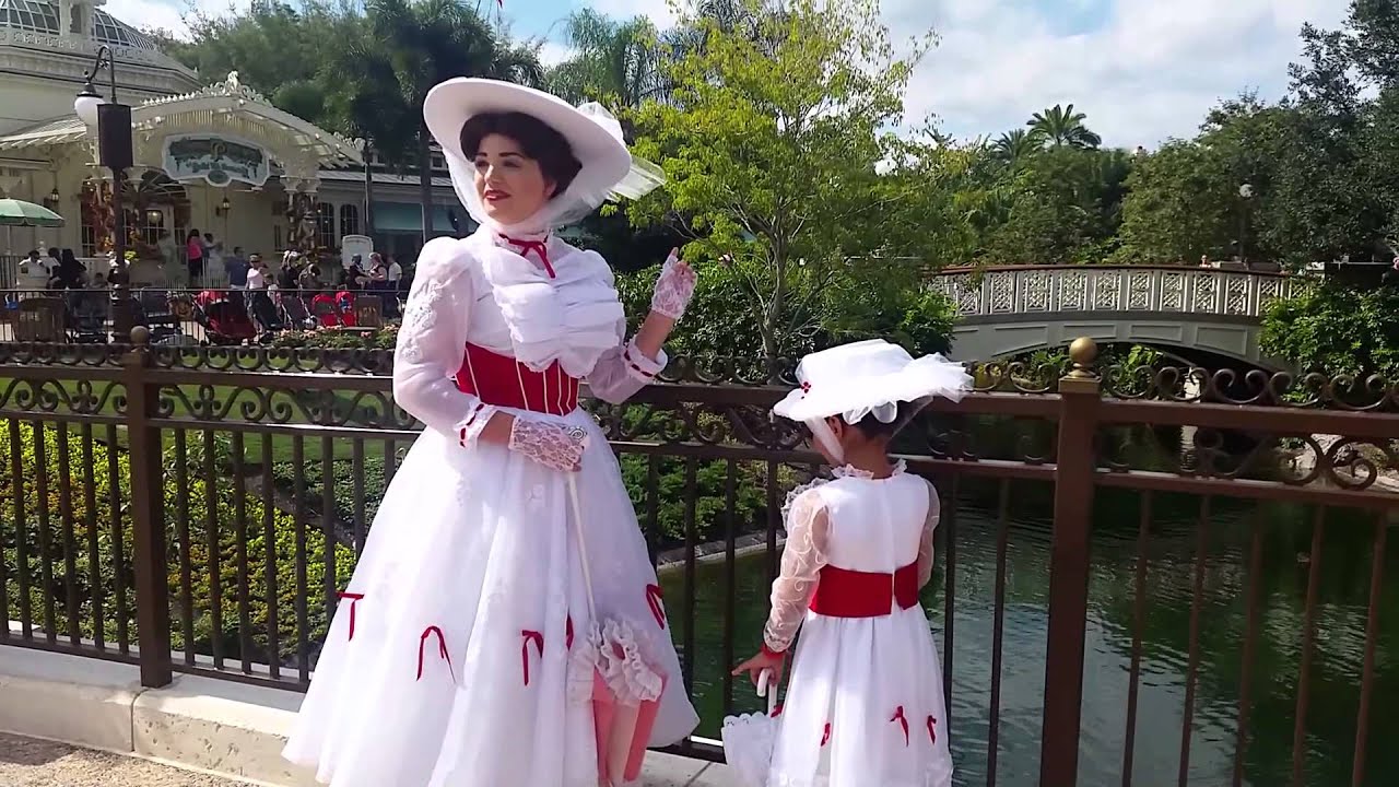 Mary Poppins having fun with her Mini Mary Poppins in Magic Kingdom ...