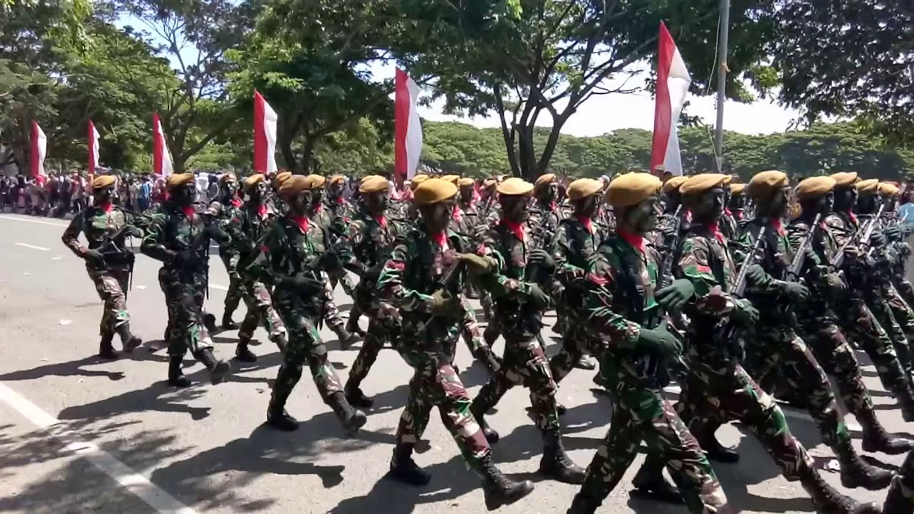 Defile HUT TNI 2017 - YouTube