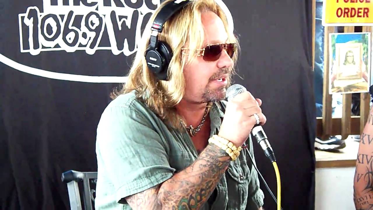 Steven Wayne from WCCC Interviews Vince Neil OzzFest 2010 - YouTube