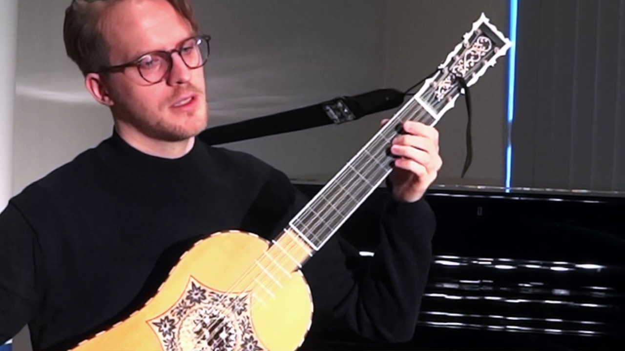 Lukas Oppermann spielt Barockgitarre - YouTube