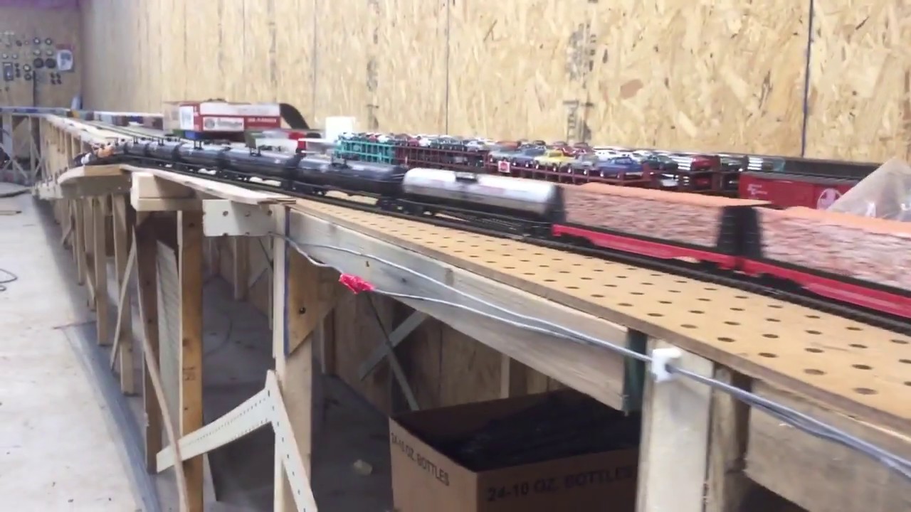 long HO scale train climbs very steep grade - YouTube