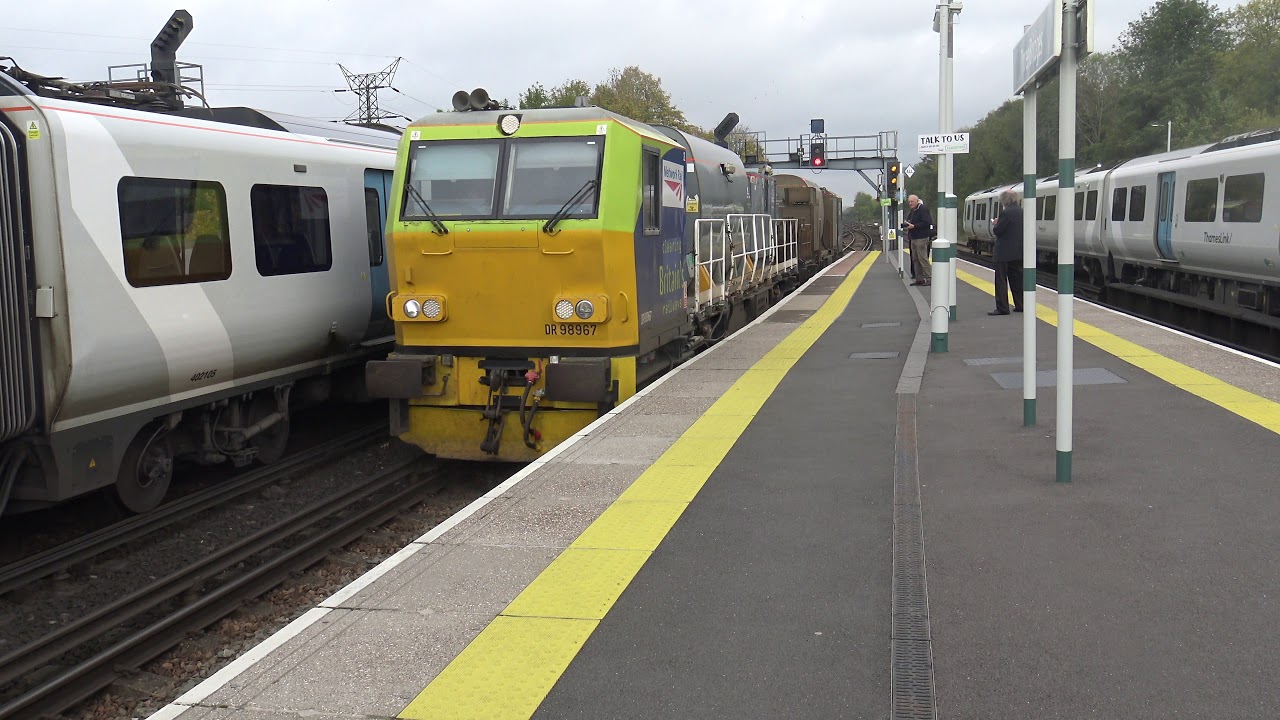 Network Rail MPV Passing Three Bridges - YouTube