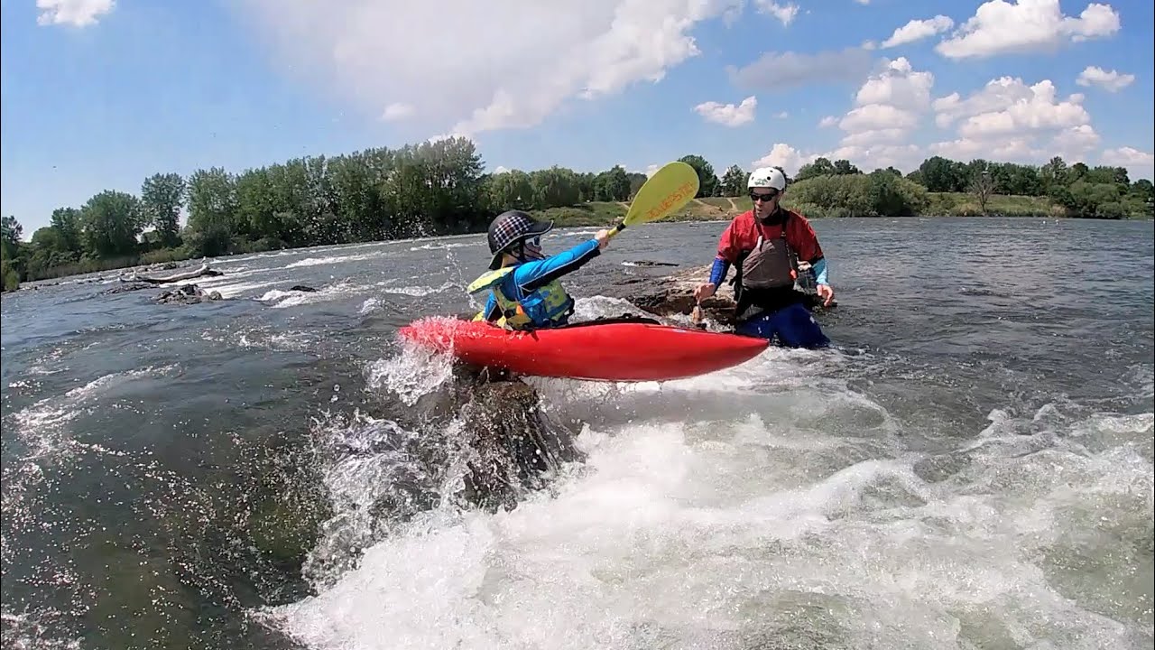 Summer kayaking kids - YouTube
