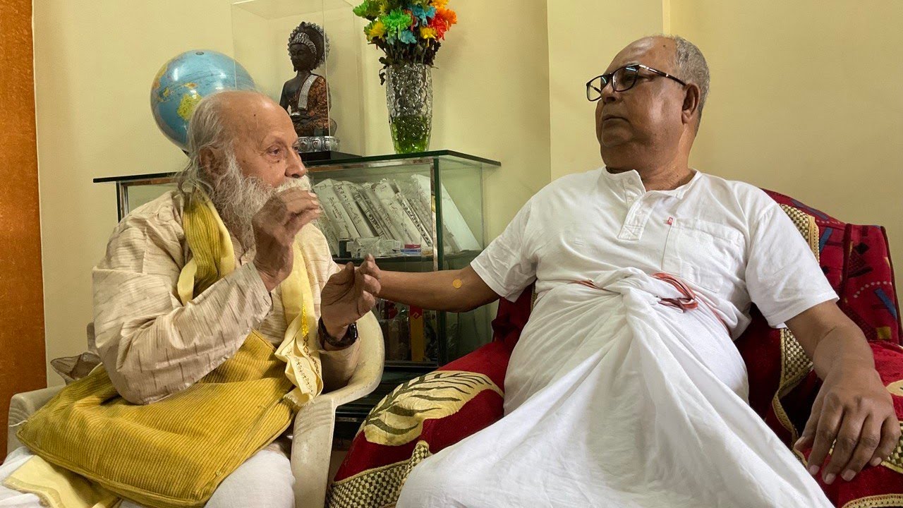 BHAGAVAN And 98 Years Old Satyapriya Chakravarti Mahashya - YouTube