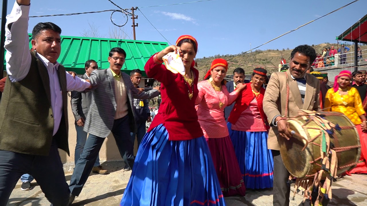 Pahadi Jaunsari Himachali Group Dance - YouTube