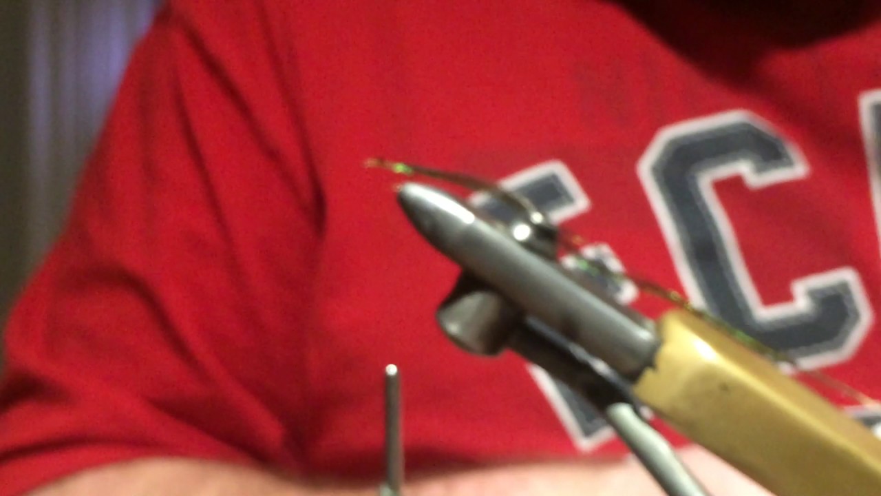 Fly tying : brown hackle - YouTube