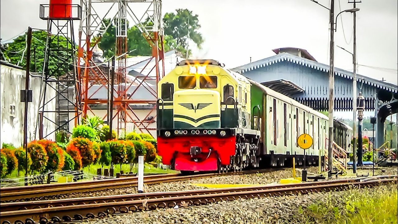 KERETA API PARCEL TENGAH SEDANG BONGKAR MUAT DI STASIUN TULUNGAGUNG‼️# ...