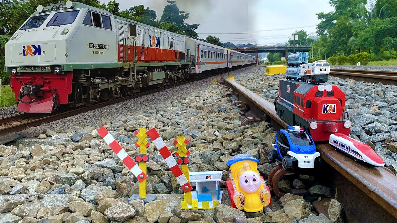 Mencari Dan Merakit Mainan Kereta Api Diesel Gerbong Panjang, Kereta ...