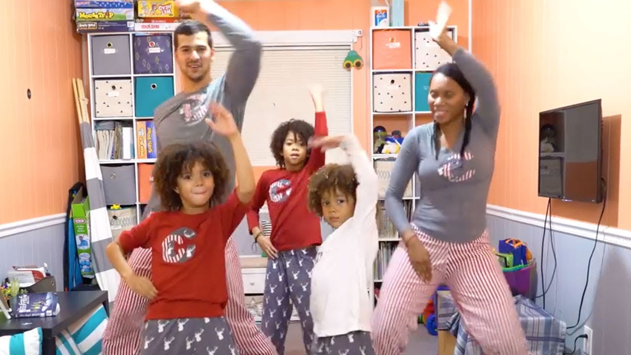 KIDS VS PARENTS FUN DANCE BATTLE!!!! - YouTube