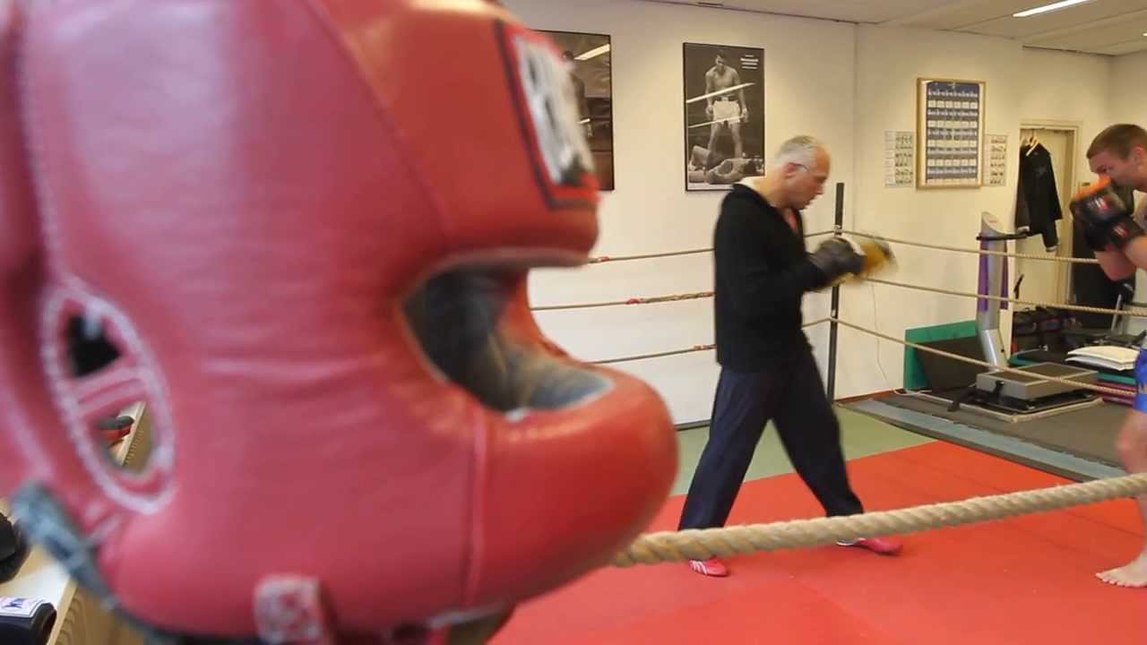 First Floor Boxing: Boksen op pads - YouTube