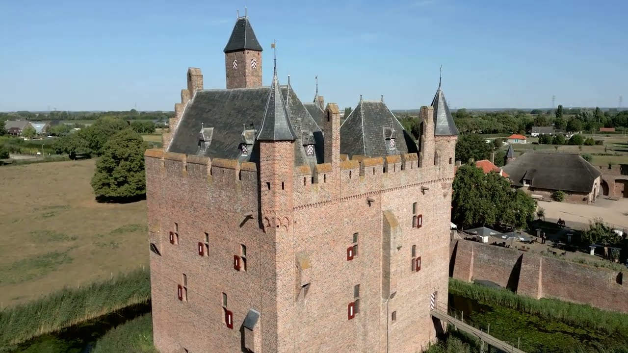4K film, kasteel Doornenburg aan de Linge, waar delen van de tv serie ...