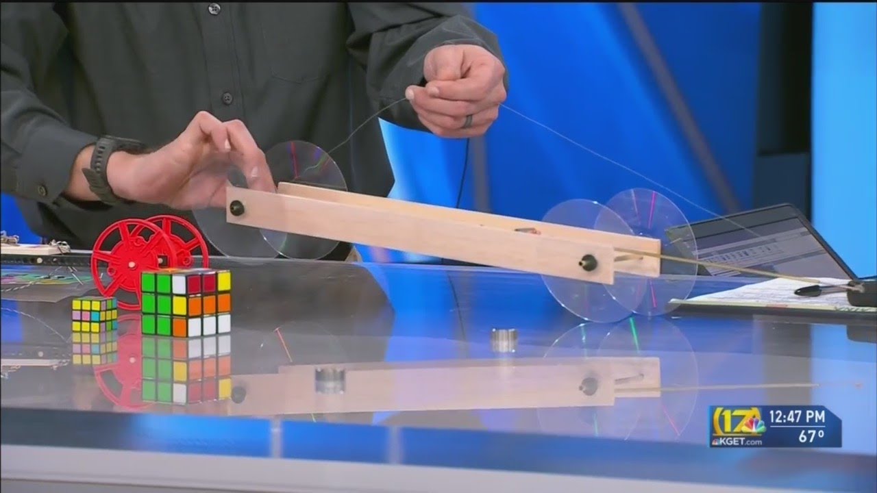 Justin Janssen joins 17 News at Noon for Elaina's Experiments - YouTube