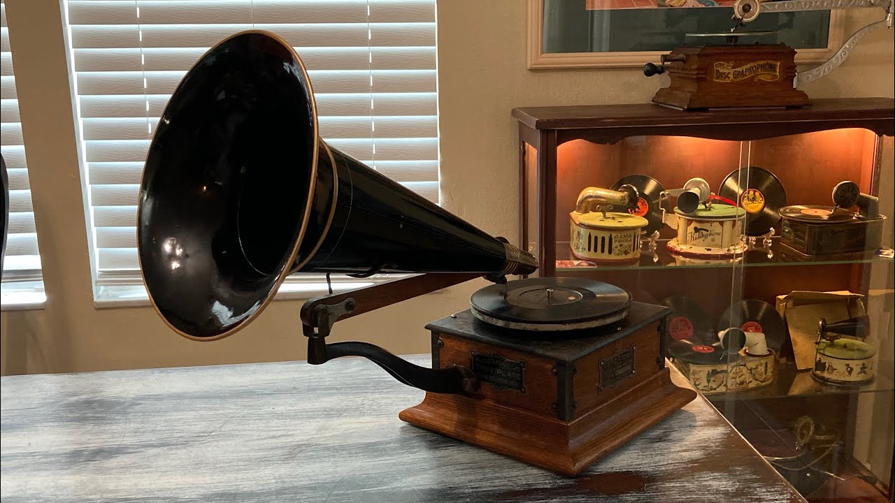 Victor Model R ( Royal ) Phonograph c 1902 Playing A 78 rpm Record ...