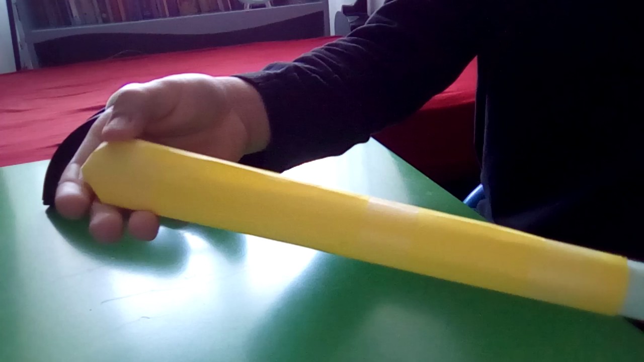 Jules et Roman comment faire une épée en papier - YouTube