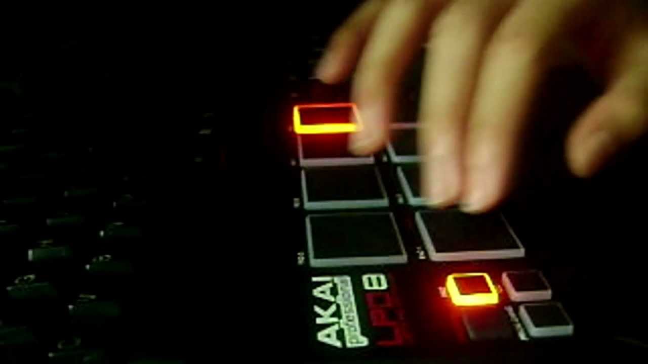 Akai LPD8 with Traktor - YouTube