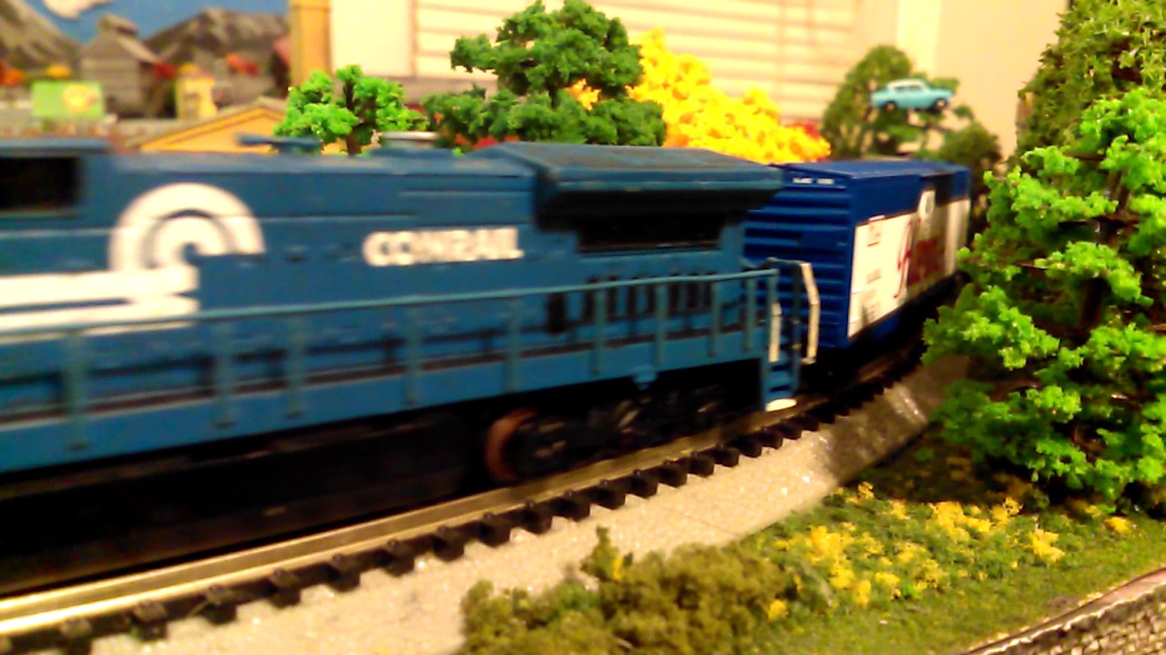 N scale Conrail beer train - YouTube