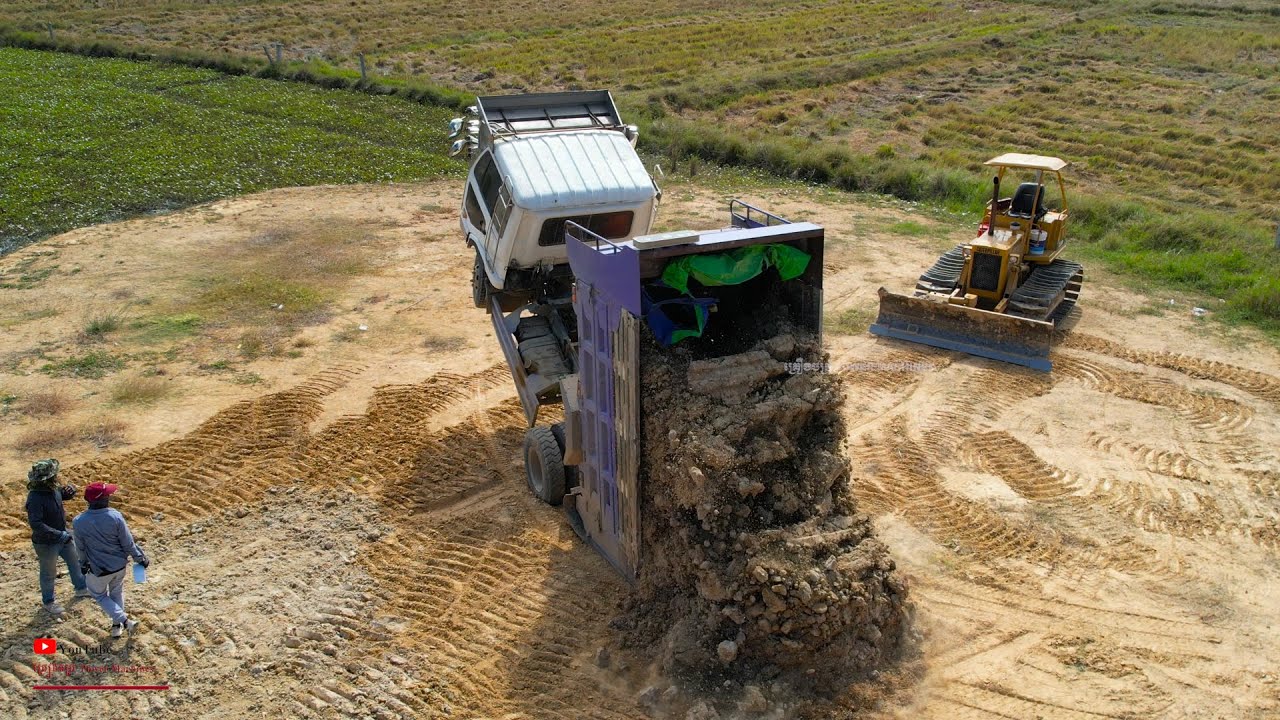 Incredible Dump Truck Safety Fails Unloading Showing Jobs Flying ...