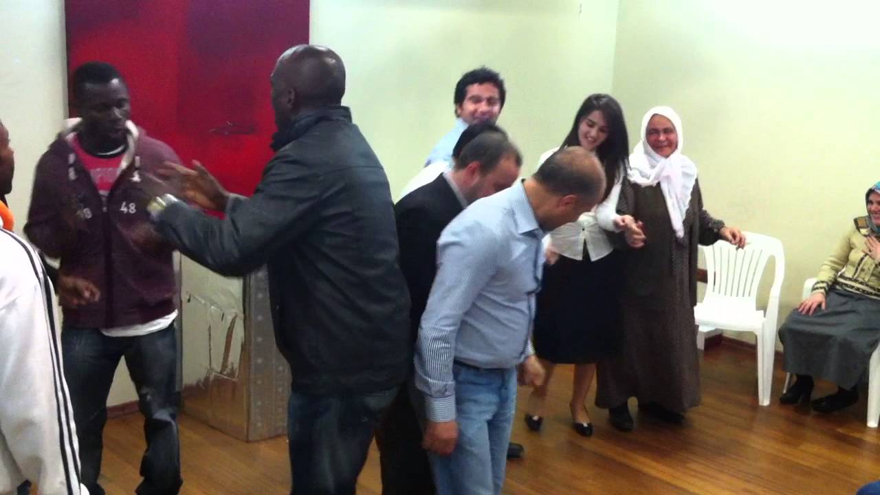 The Africans sing and the Kurdish dance - YouTube