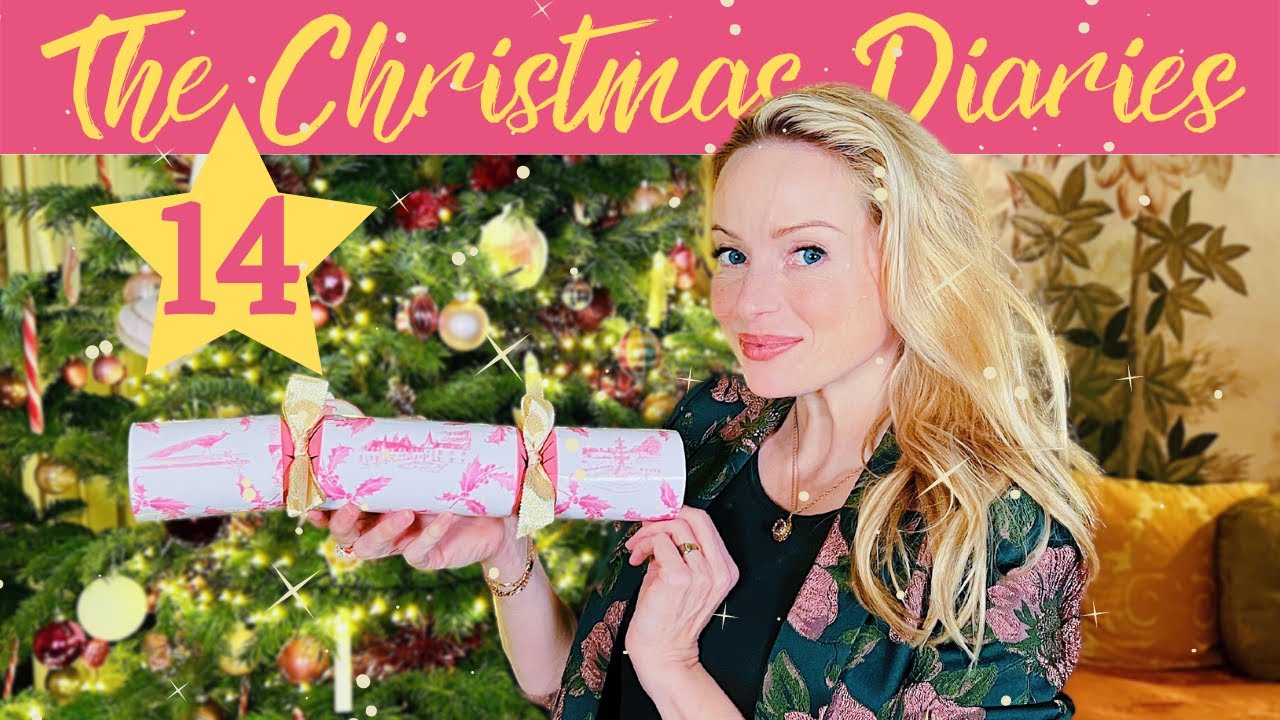 HIDING SECRET CHRISTMAS GIFTS IN THE CRACKERS! - YouTube