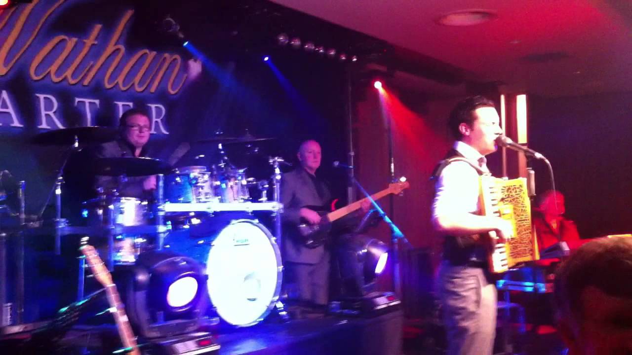 Nathan Carter:LIVE:Wagon Wheel - YouTube