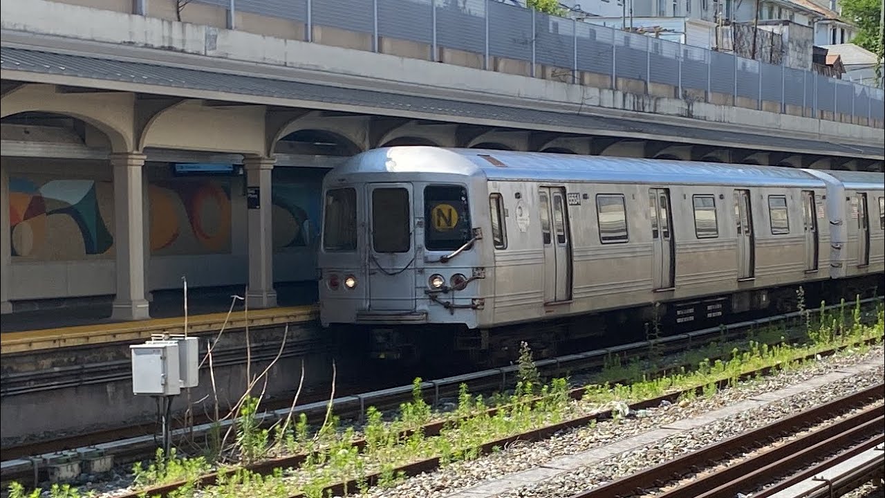MTA NYCT: Coney Island Bound R46 (N) Train at Bay Parkway - YouTube
