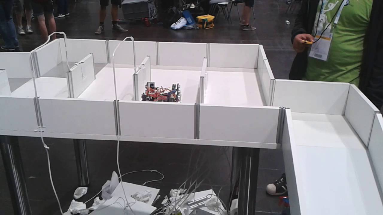 Junior Robocup Maze 2016 CCFRobotics - YouTube