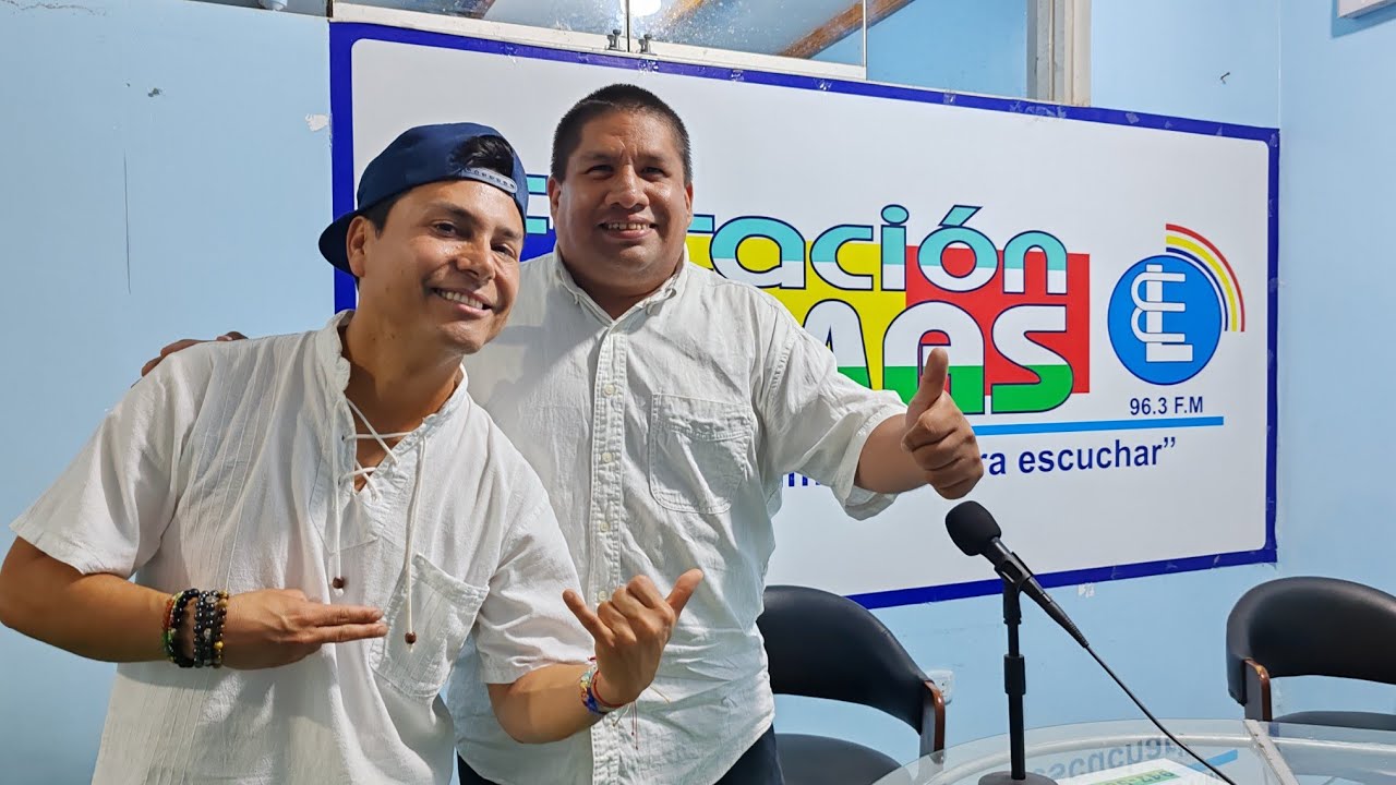 Jonathan Ram de Radio Moda, en las cabinas de Radio Estación Lamas 96.3 ...