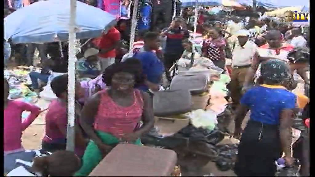 Street trading in Benin in Focus - YouTube