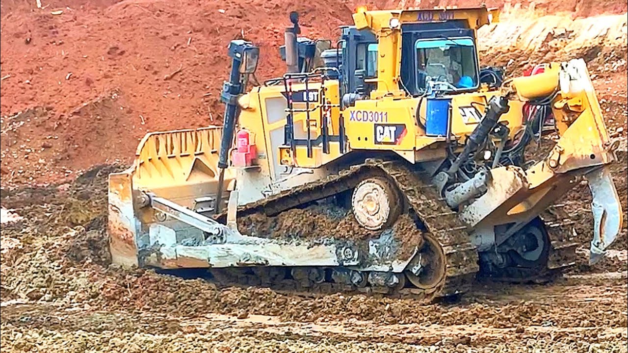 KARENA HUJAN.. JALAN BERLUMPUR, LICIN TIDAK BISA DILEWATI TRUCK ...