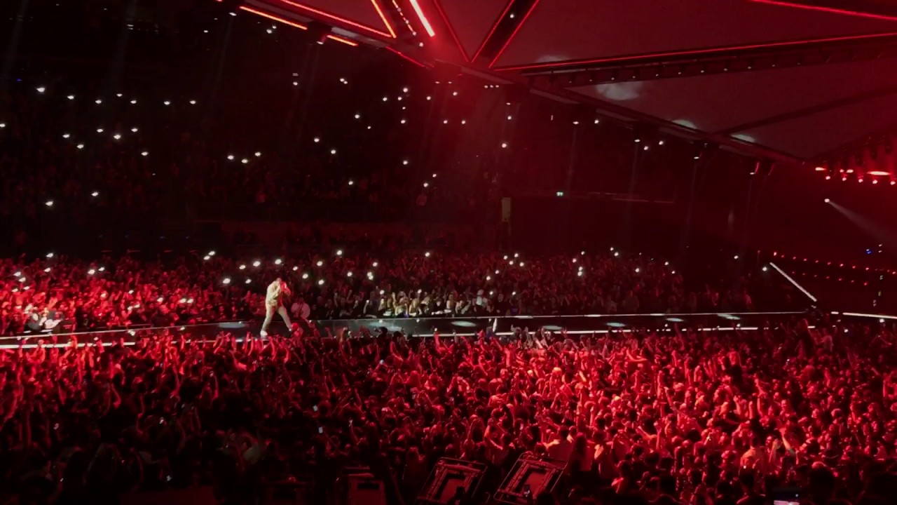 Drake Surprise at The Weeknd concert o2 arena London - YouTube