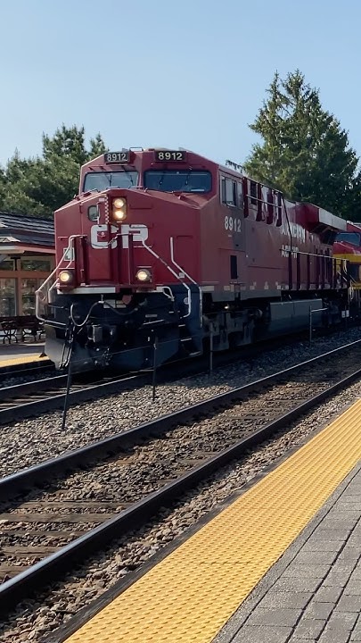 CP train with ES44AC 8912 passing Deerfield! #canadianpacific #railfan #railway - YouTube